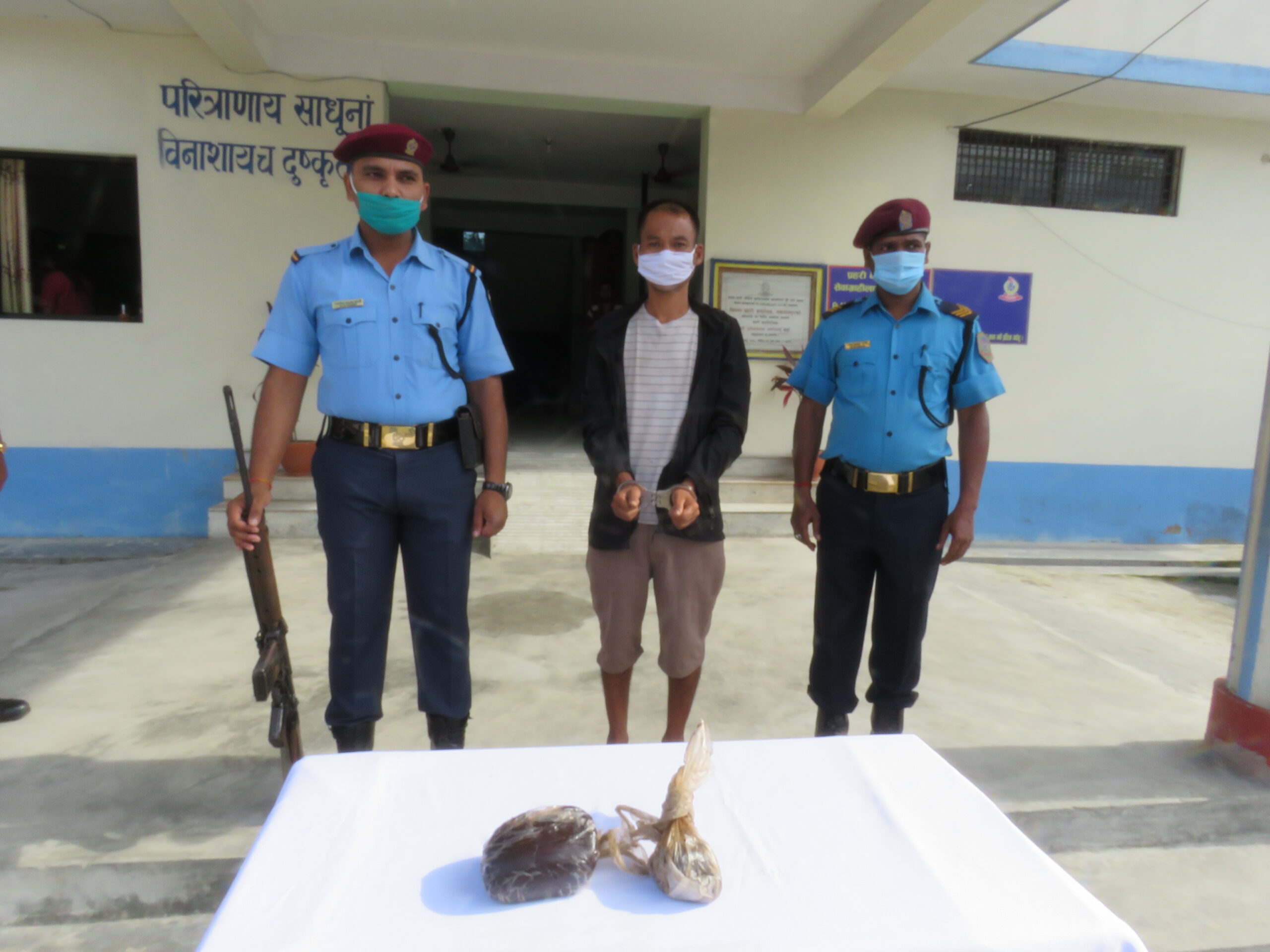 » अफिमसहित राक्सिराङका थिङ पक्राऊ