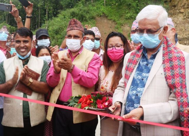 » मुख्यमन्त्री पौडेलले गरे पक्की पुलको उद्घाटन